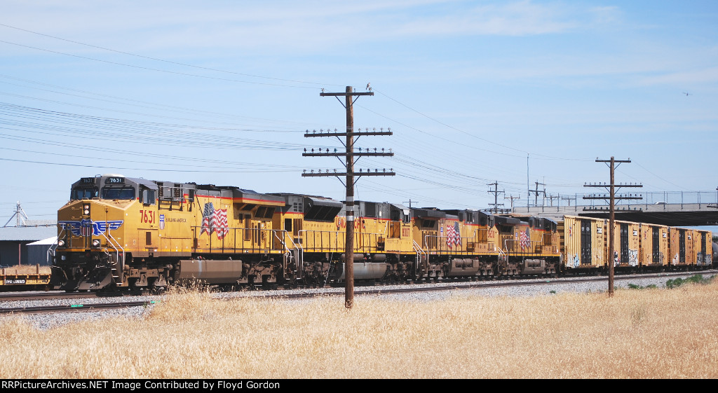 UP 7631 leads easbound UP freight